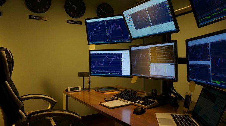 Benefícios dos Monitores Múltiplos | Skills IT - Soluções em Tecnologia